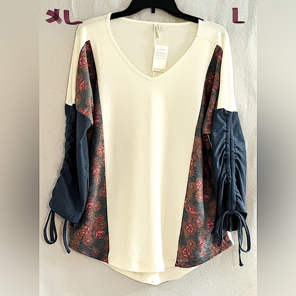 Cato | Tops | Ladies White Sweater With Blue Sleeves And Pink Flowers ...